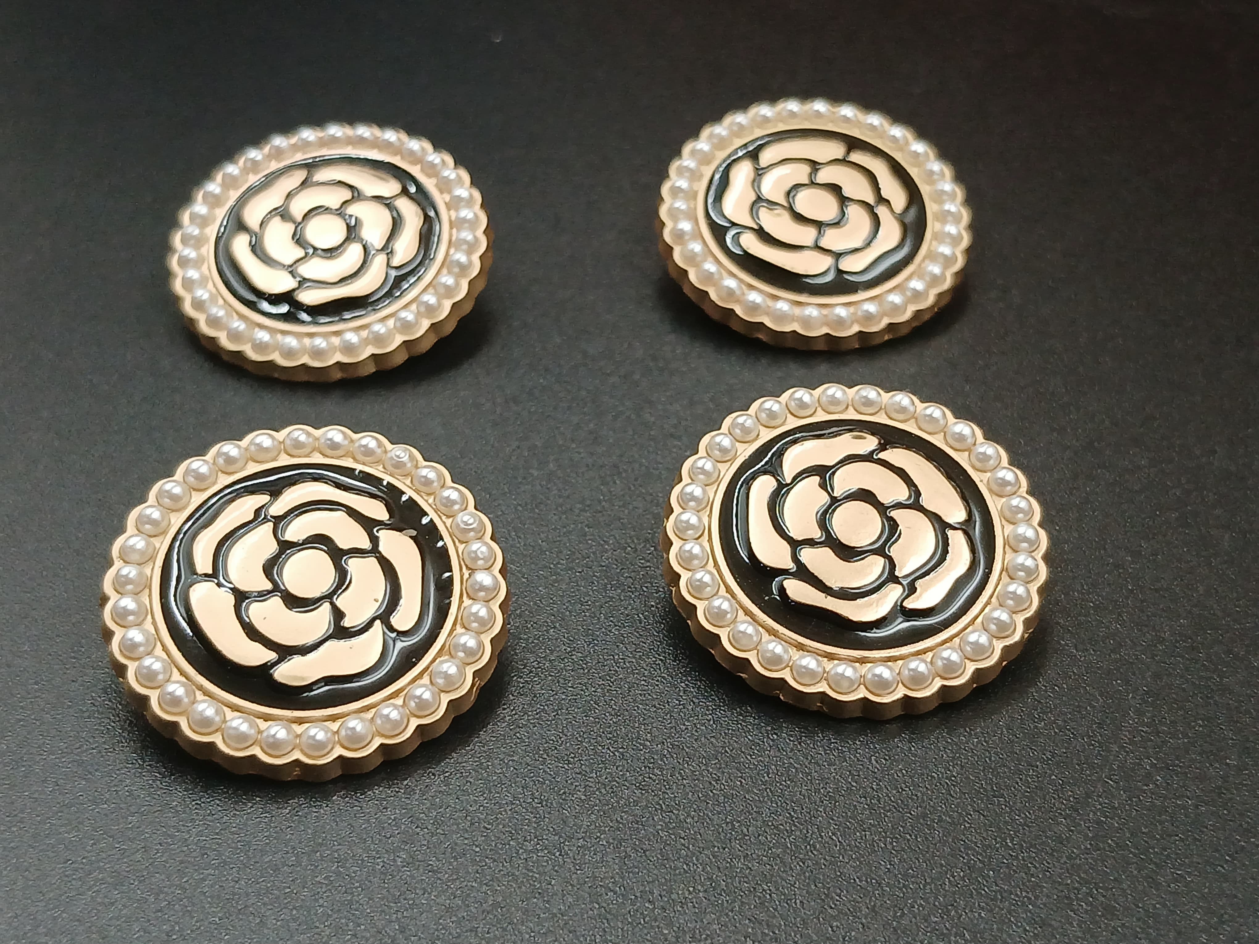 Sand Golden Flower Design Round Metal Clips With Back Pin