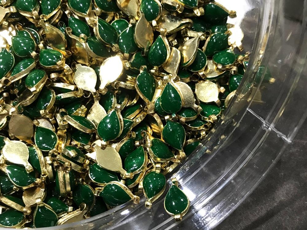 Green Jaipuri Drop Metal Kundan Stone (With Enamel- 12x6 mm)