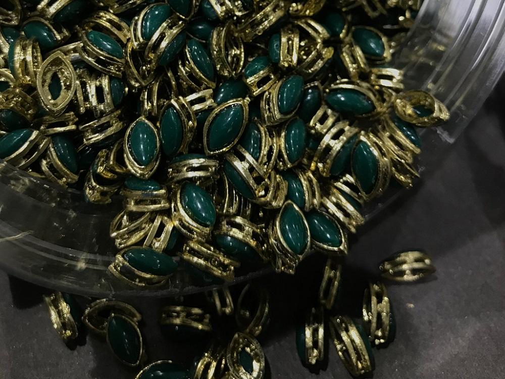 Green Jaipuri Eye Metal Kundan Stone (With Enamel- 10x6 mm)