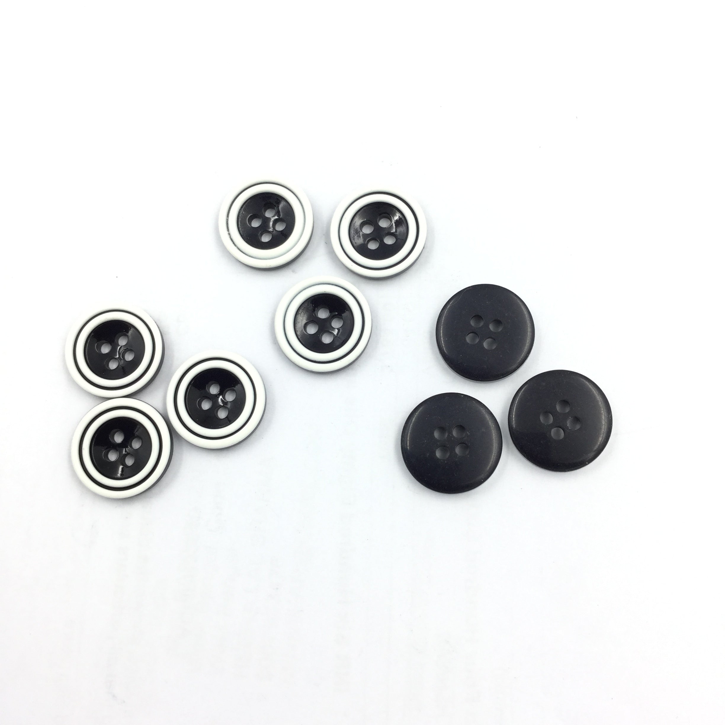 Black And White 4-Hole Circular Plastic Shirt Buttons
